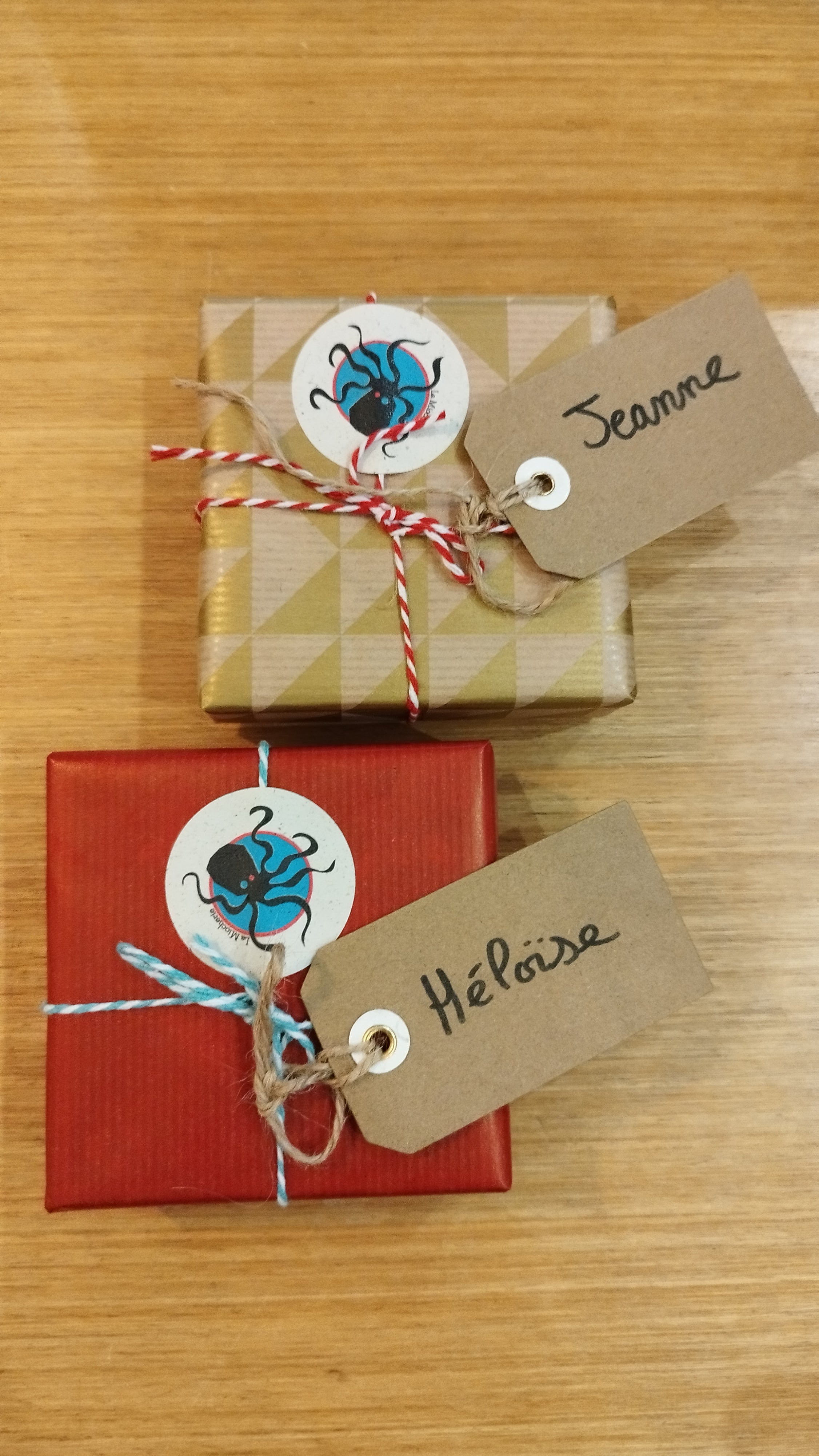 On emballe vos commandes cadeaux dans un joli papier (et c'est offert ...